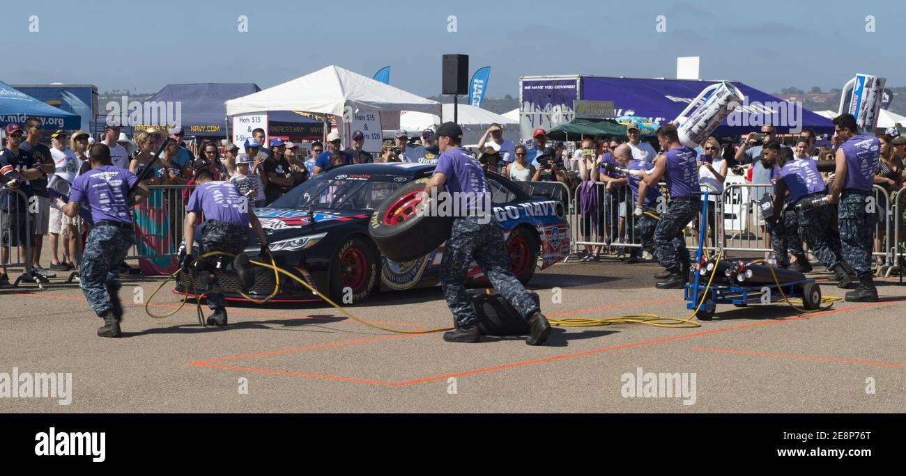Military Pit Crew Challenge 150919 Stock Photo - Alamy