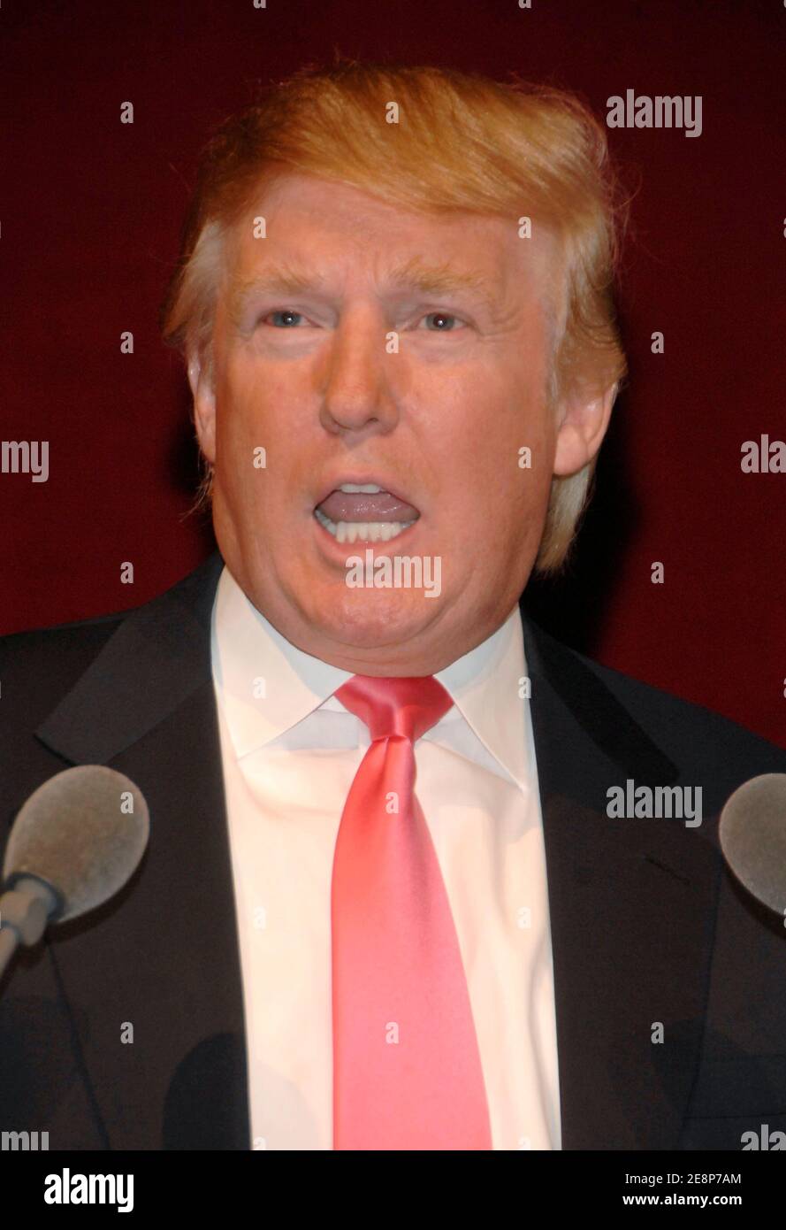 Donald trump unveils soho hi-res stock photography and images - Alamy
