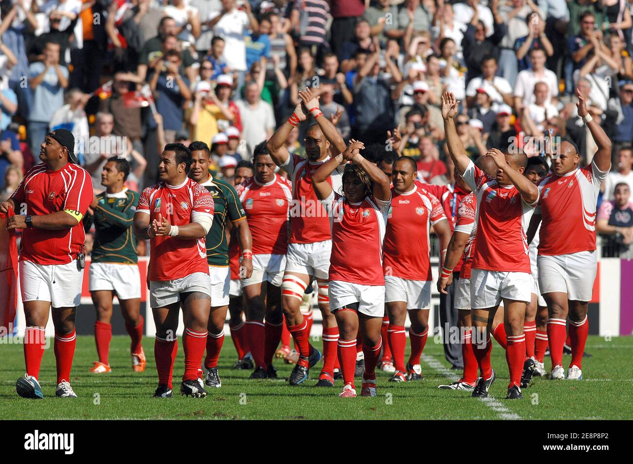 Tonga's team applause audience during the IRB Rugby World Cup 2007 ...