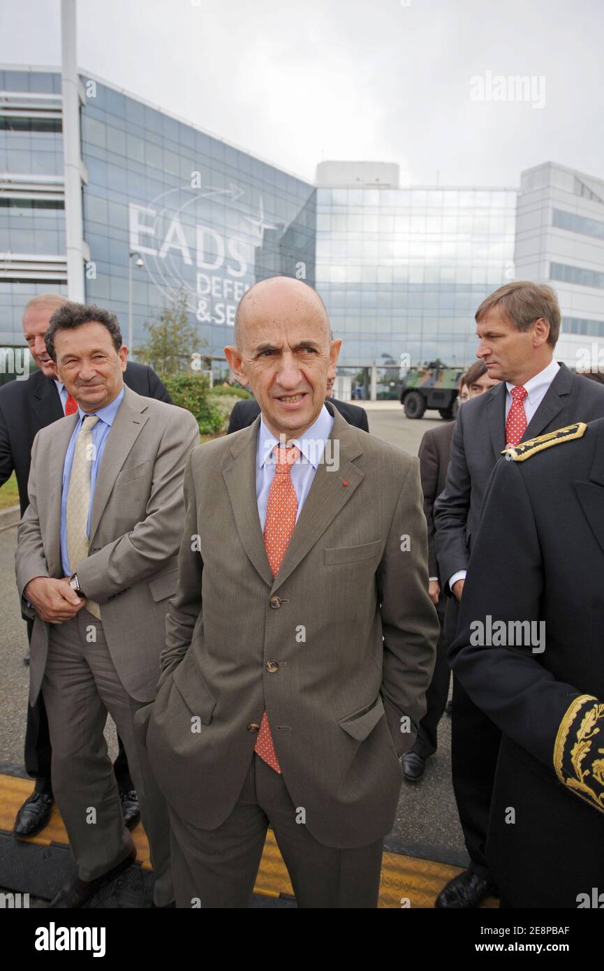 Aerospace defence and security group hi-res stock photography and ...