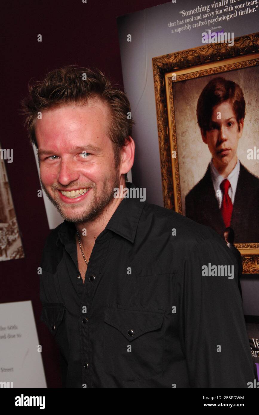 Dallas Roberts