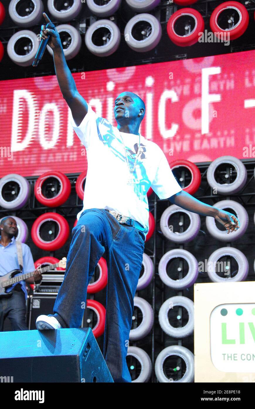 Akon in concert hi-res stock photography and images - Alamy