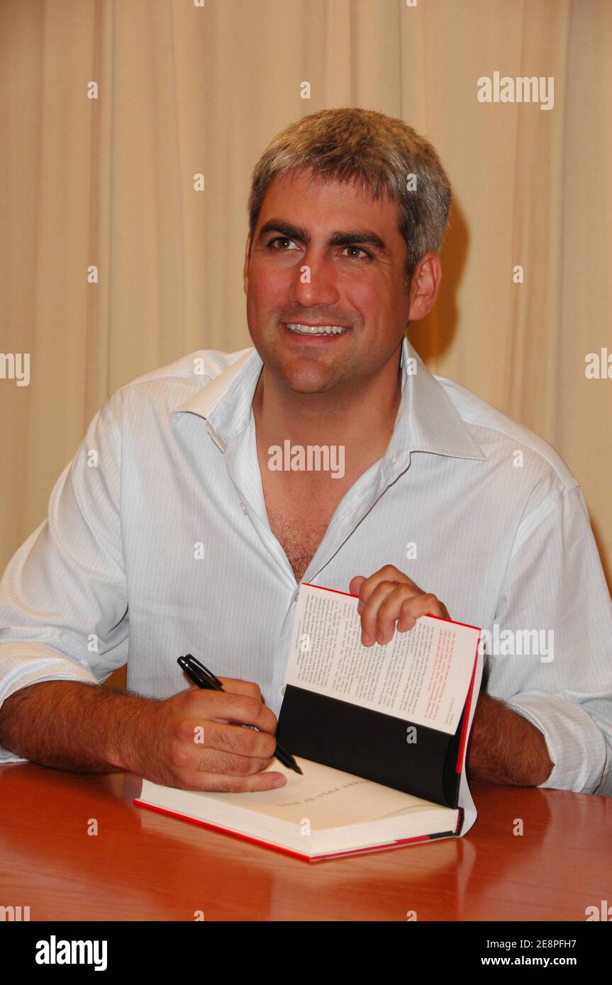 Singer Taylor Hicks attends a book signing for his new book "Heart Full ...