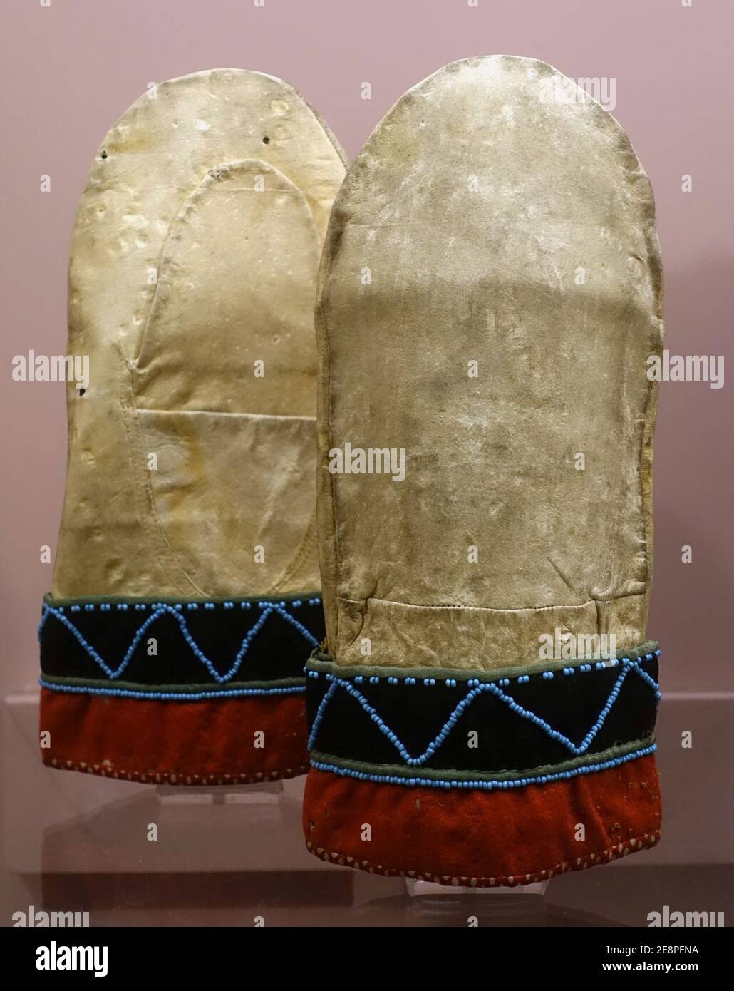 Mittens, Naskapi, collected in the early 20th century - Native American ...