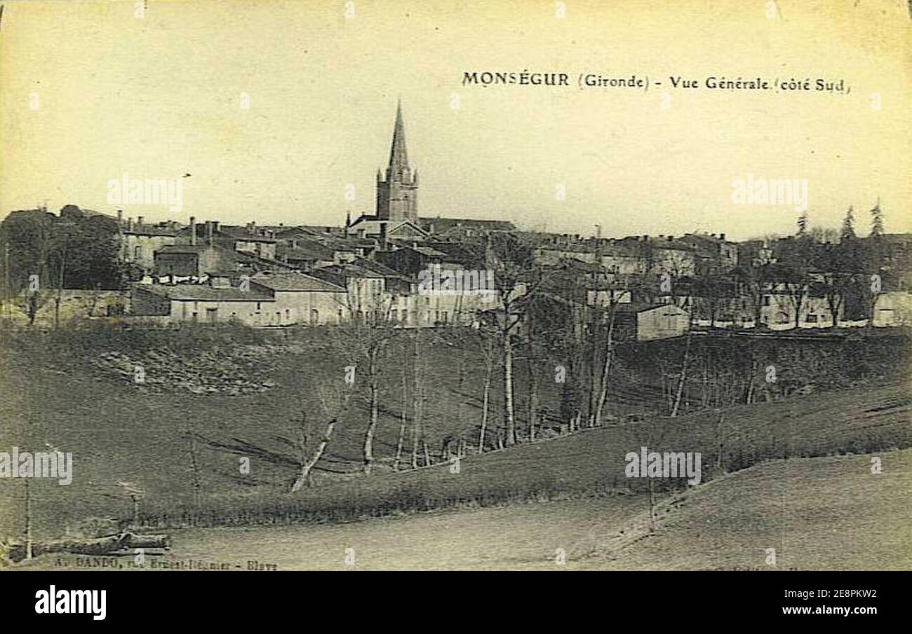 Monségur - vue générale 2 Stock Photo - Alamy