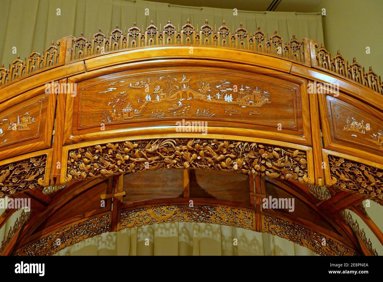 Moon-gate bed shown in the Philadelphia Centennial Exposition, Ningbo ...