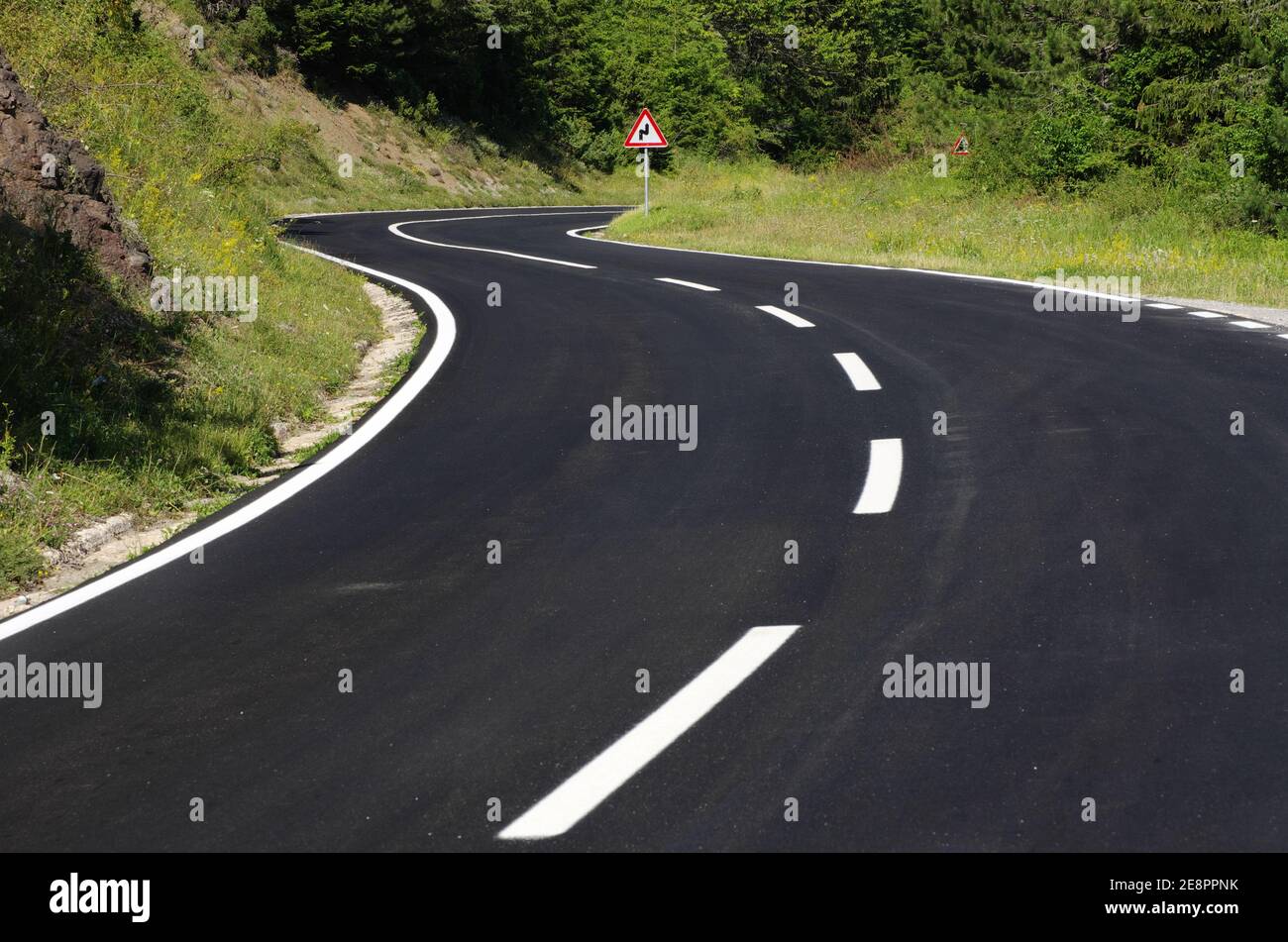 Empty triangular road sign hi-res stock photography and images - Alamy