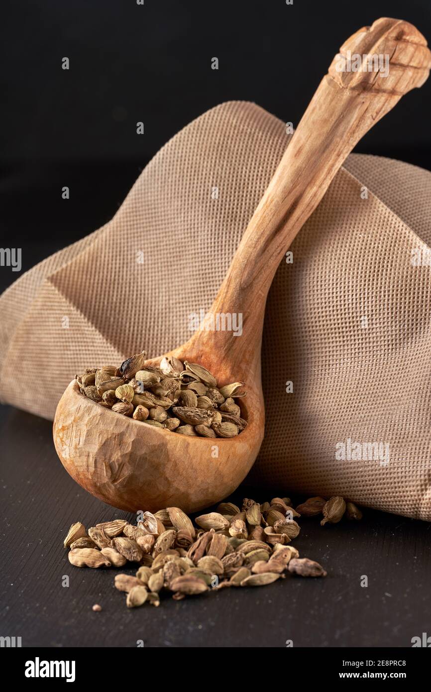 Closeup of dried cardamom seeds, an Oriental spice Stock Photo - Alamy