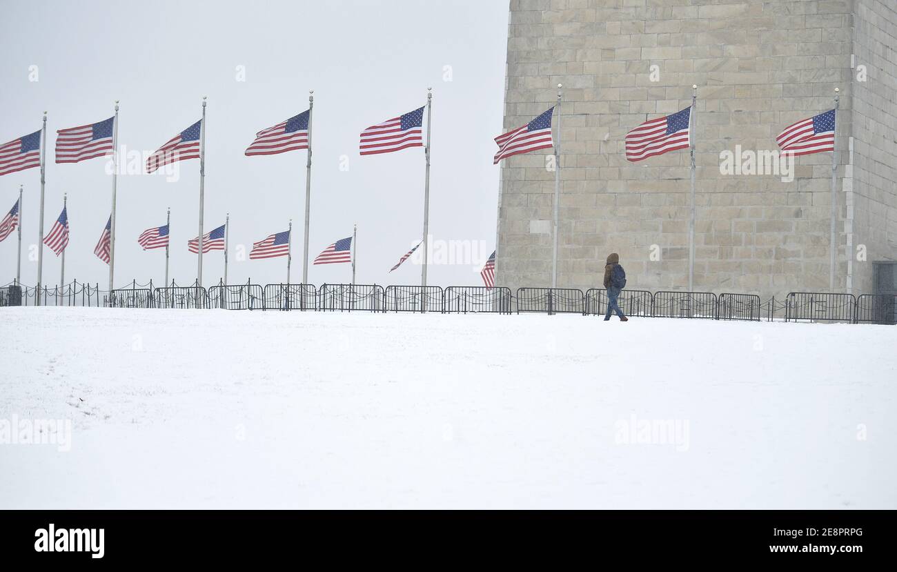 Braving the storm hi-res stock photography and images - Alamy