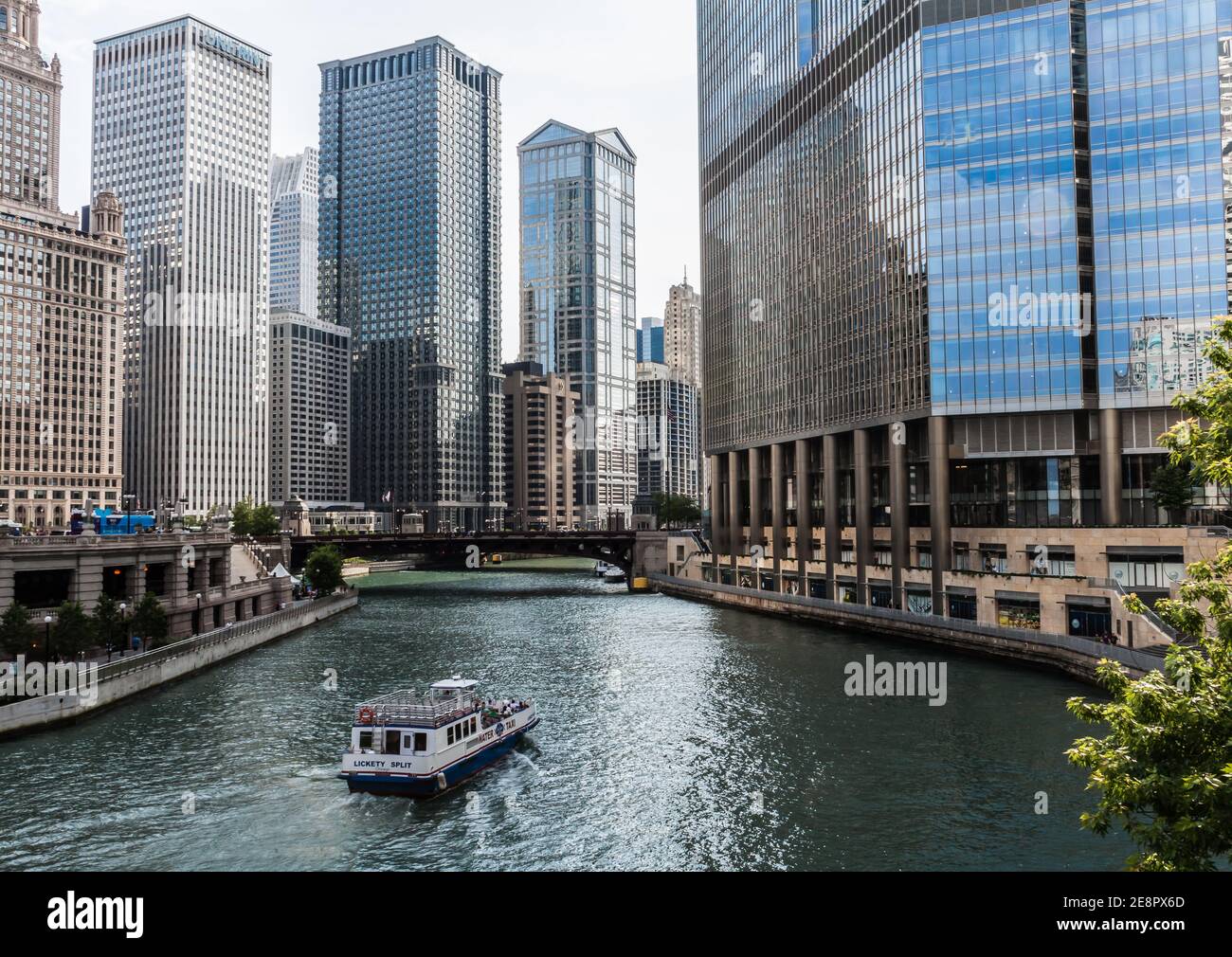 Chicago river with water taxi hi-res stock photography and images - Alamy