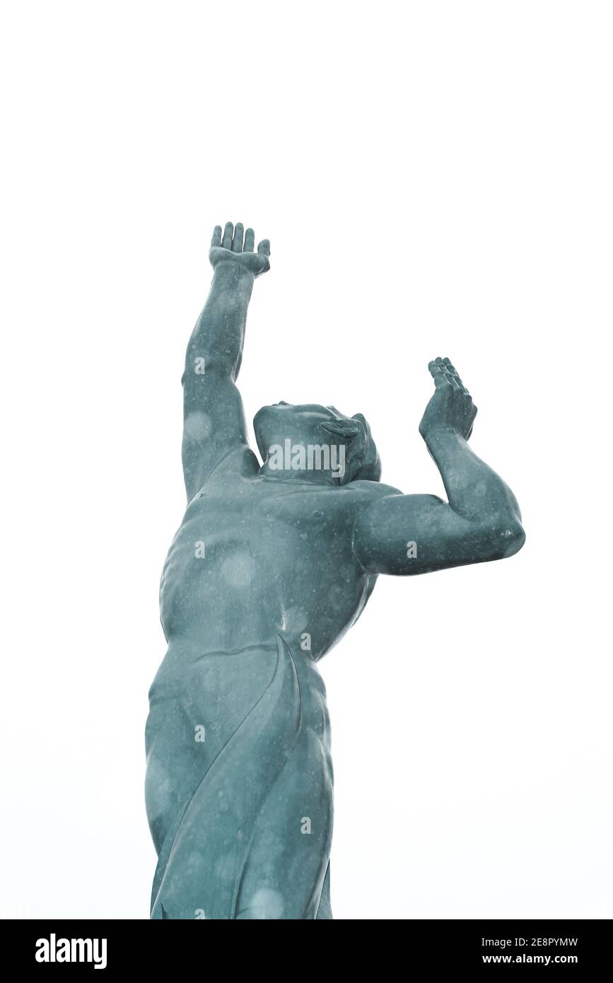 Basketball hall of fame statue hi-res stock photography and images - Alamy
