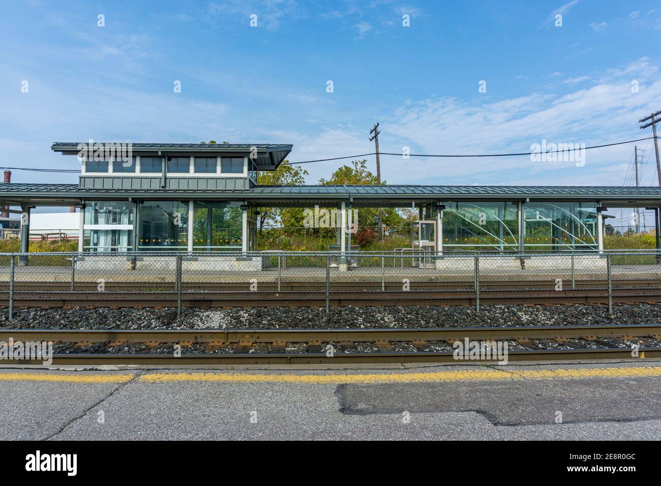 Empty train platform architecture hi-res stock photography and images ...