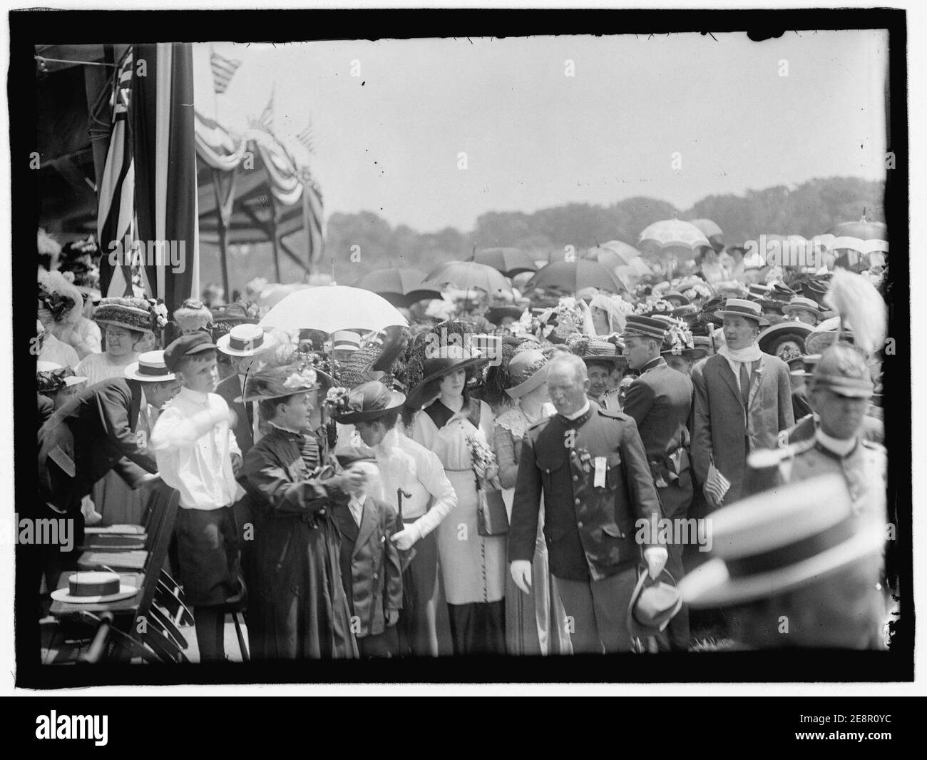 MILITARY FIELD MASS BY HOLY NAME SOC. OF ROMAN CATHOLIC CHURCH Stock ...