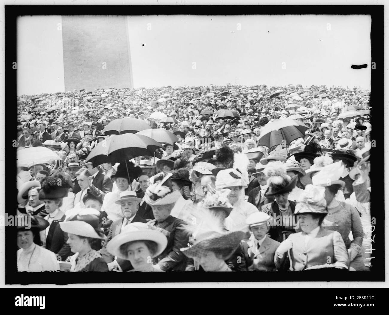 MILITARY FIELD MASS. CROWDS ON MONUMENT GROUNDS Stock Photo - Alamy
