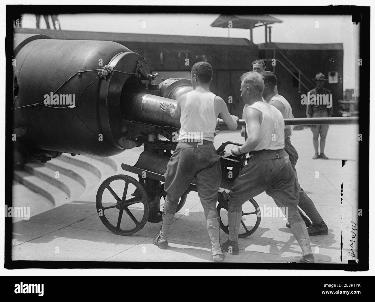 Big gun Black and White Stock Photos & Images - Alamy