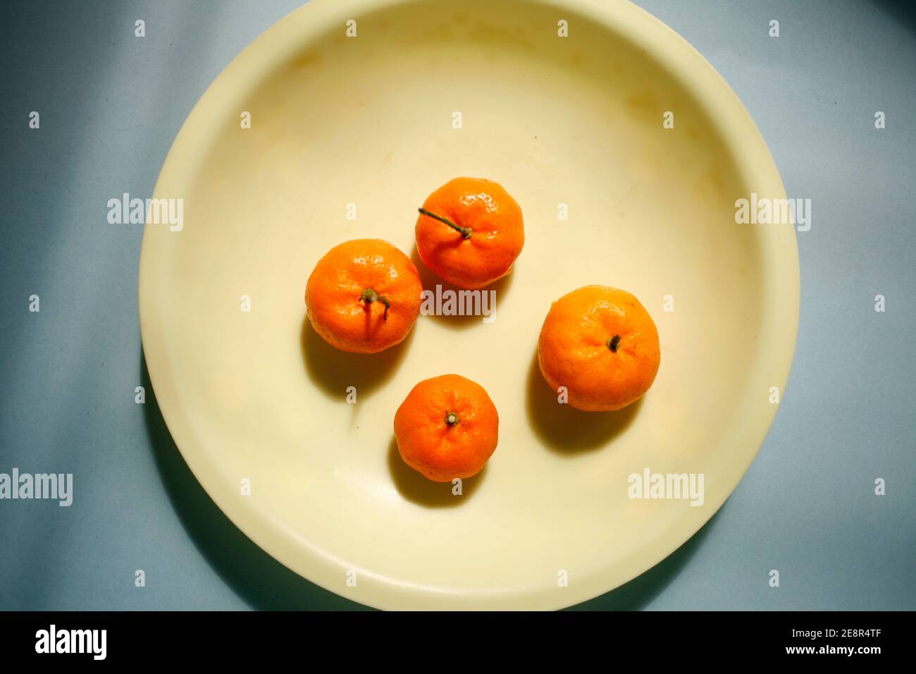 Yellow plate hi-res stock photography and images - Alamy