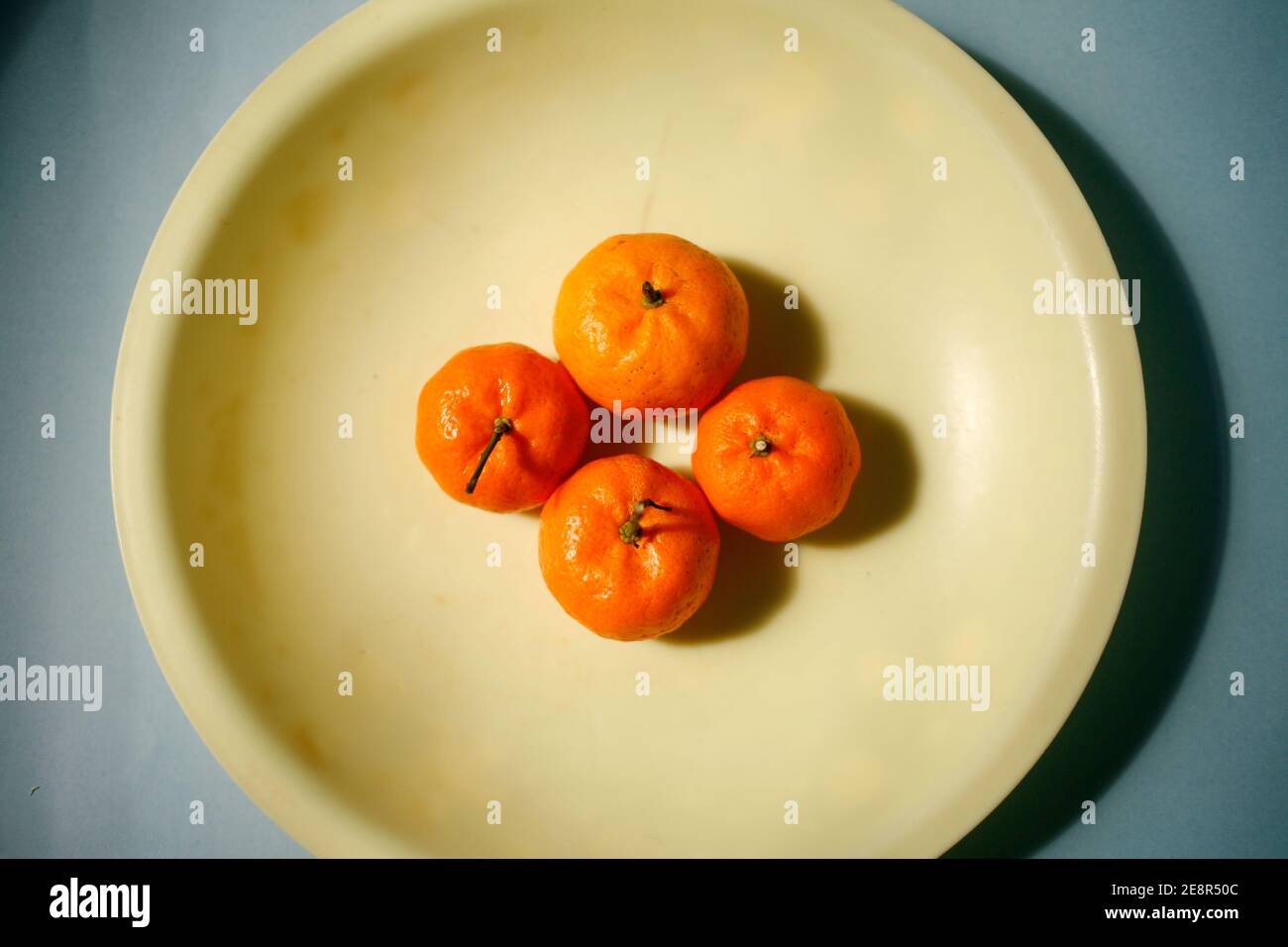 Yellow simplicity hi-res stock photography and images - Alamy