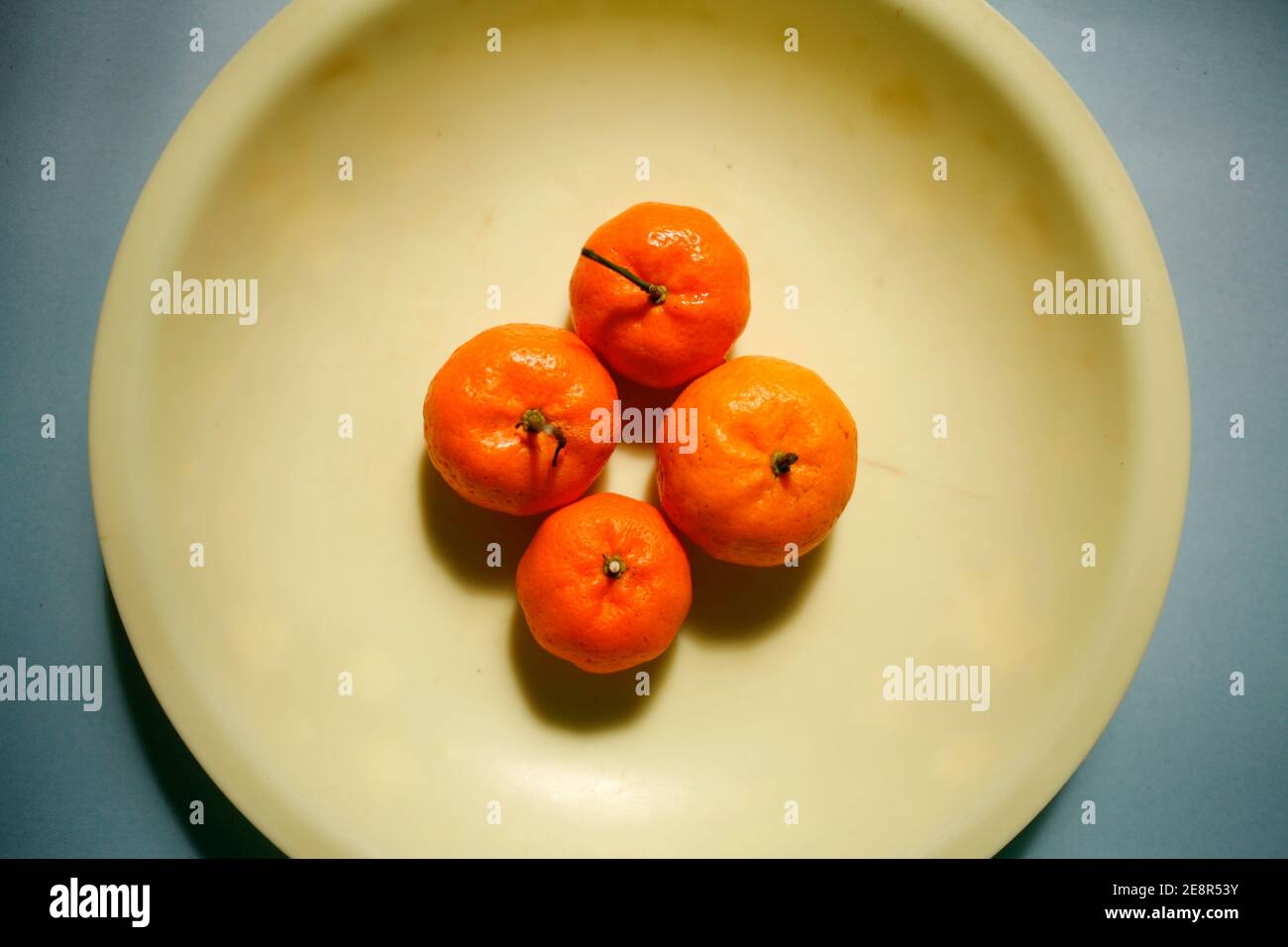 Yellow orange fruit hi-res stock photography and images - Alamy