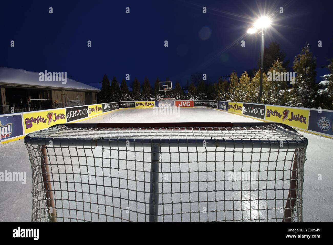 Best Backyard hockey rink in Canada, This homemade hockey rink is ...