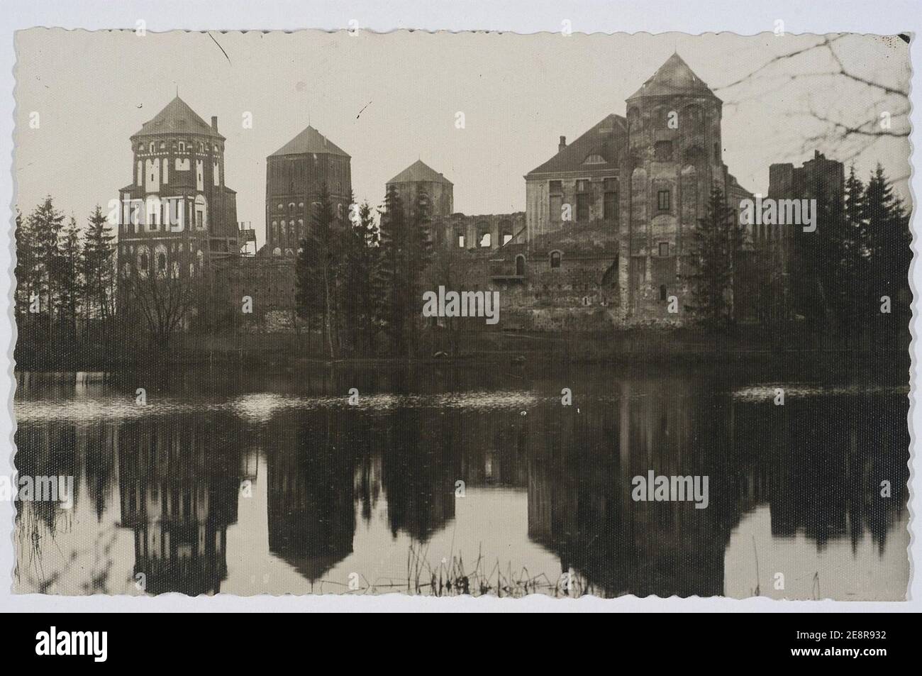 Mirski zamak, Zamkavy. Мірскі замак, Замкавы (1930 Stock Photo - Alamy