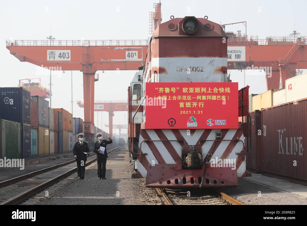 Goods train carrying freight containers hi-res stock photography and ...