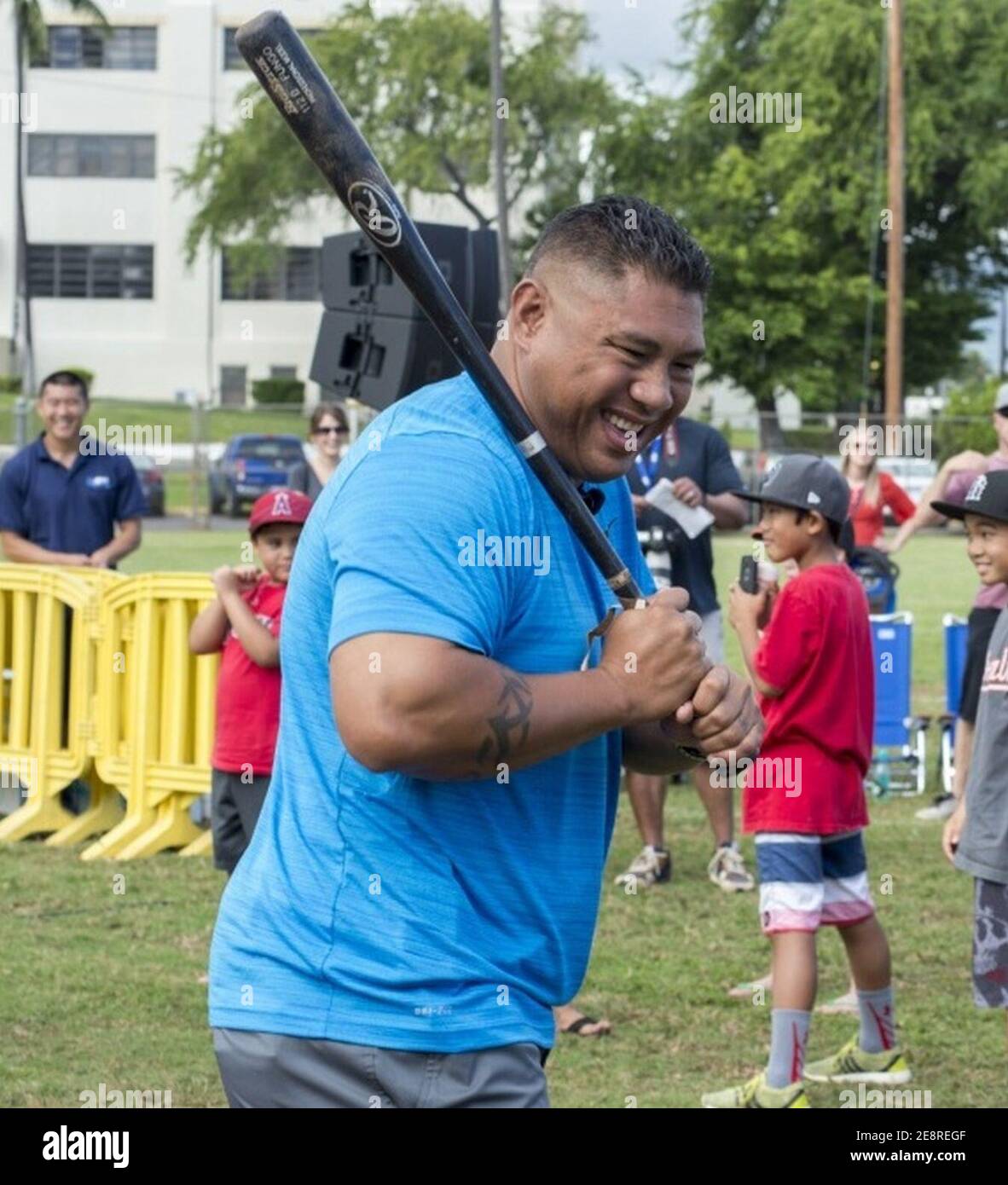 MLB players interact with military members and their families (Image 5 ...