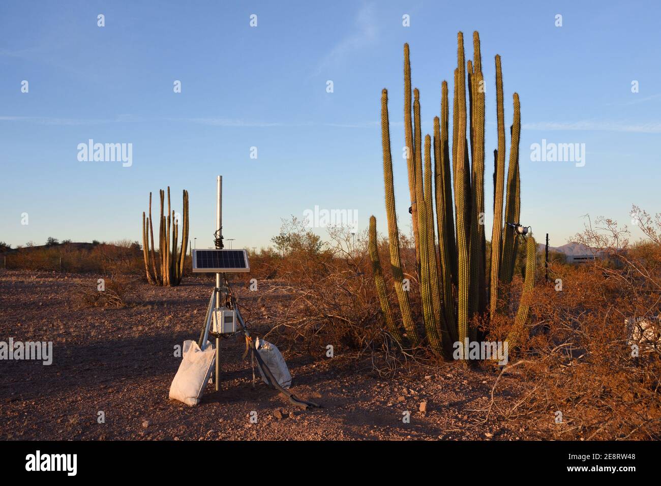 Solar panel on tripod hi-res stock photography and images - Alamy