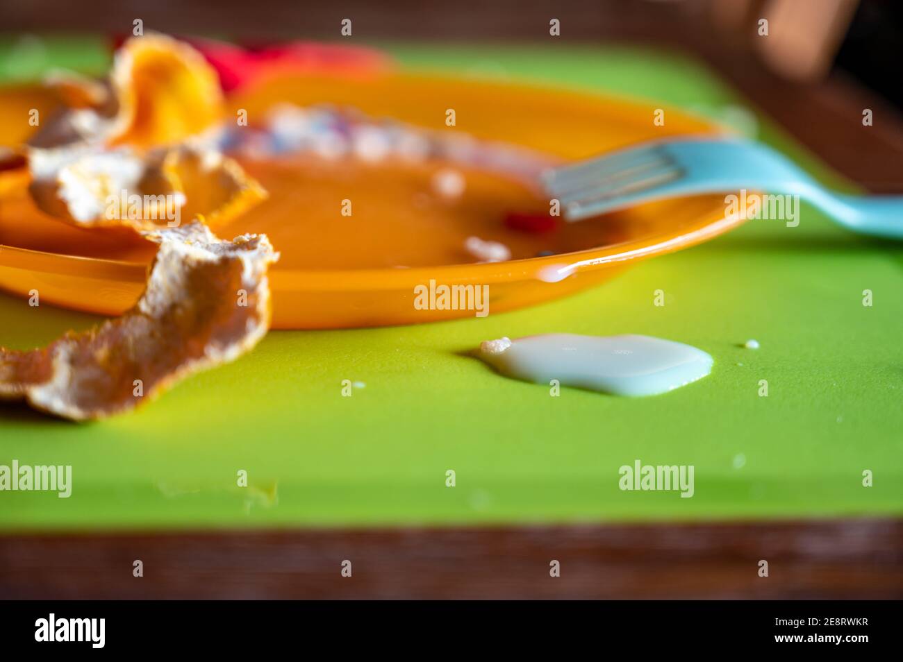 Food mess spill cereal hi-res stock photography and images - Alamy