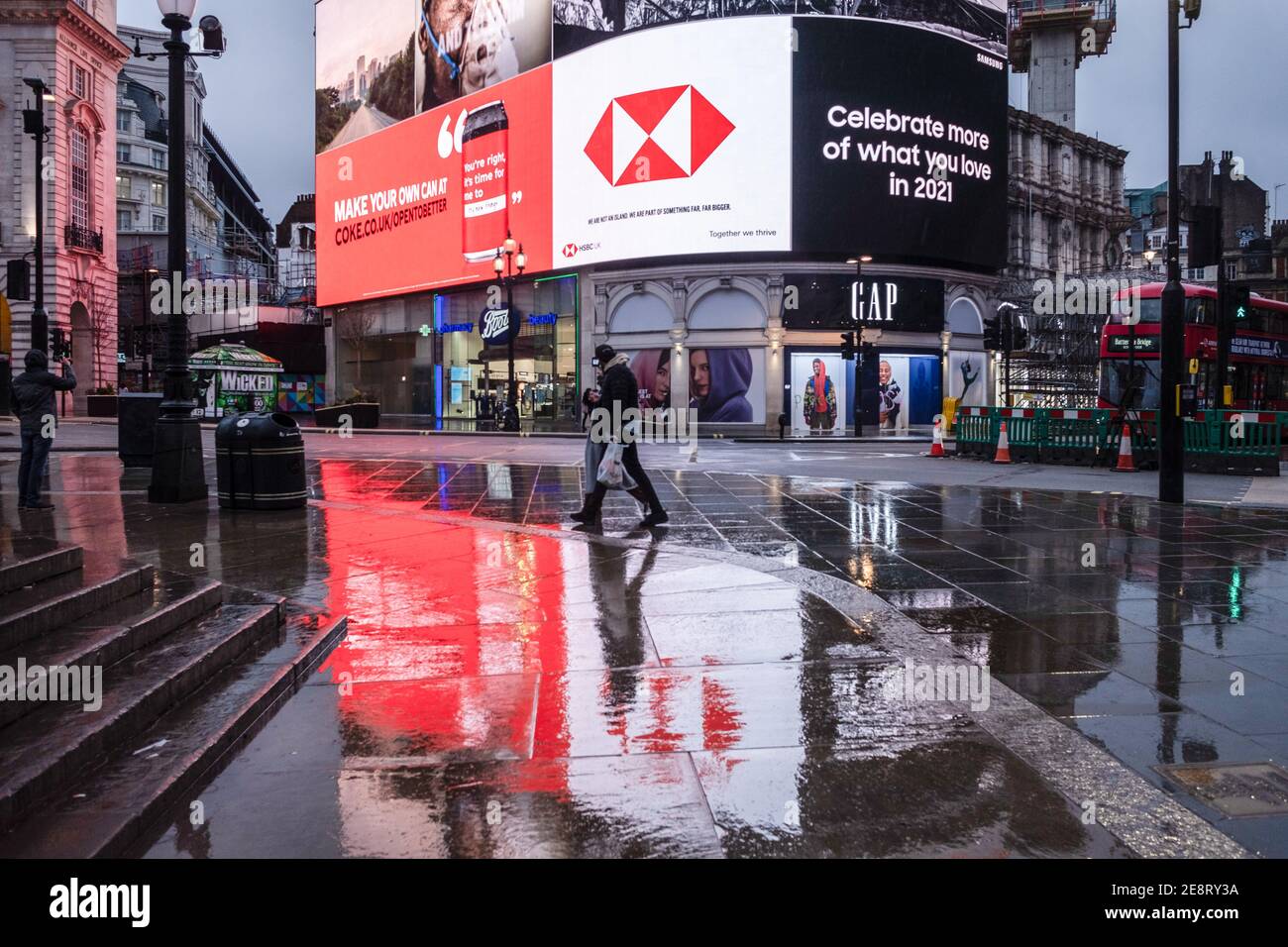 Hsbc advert hi-res stock photography and images - Alamy