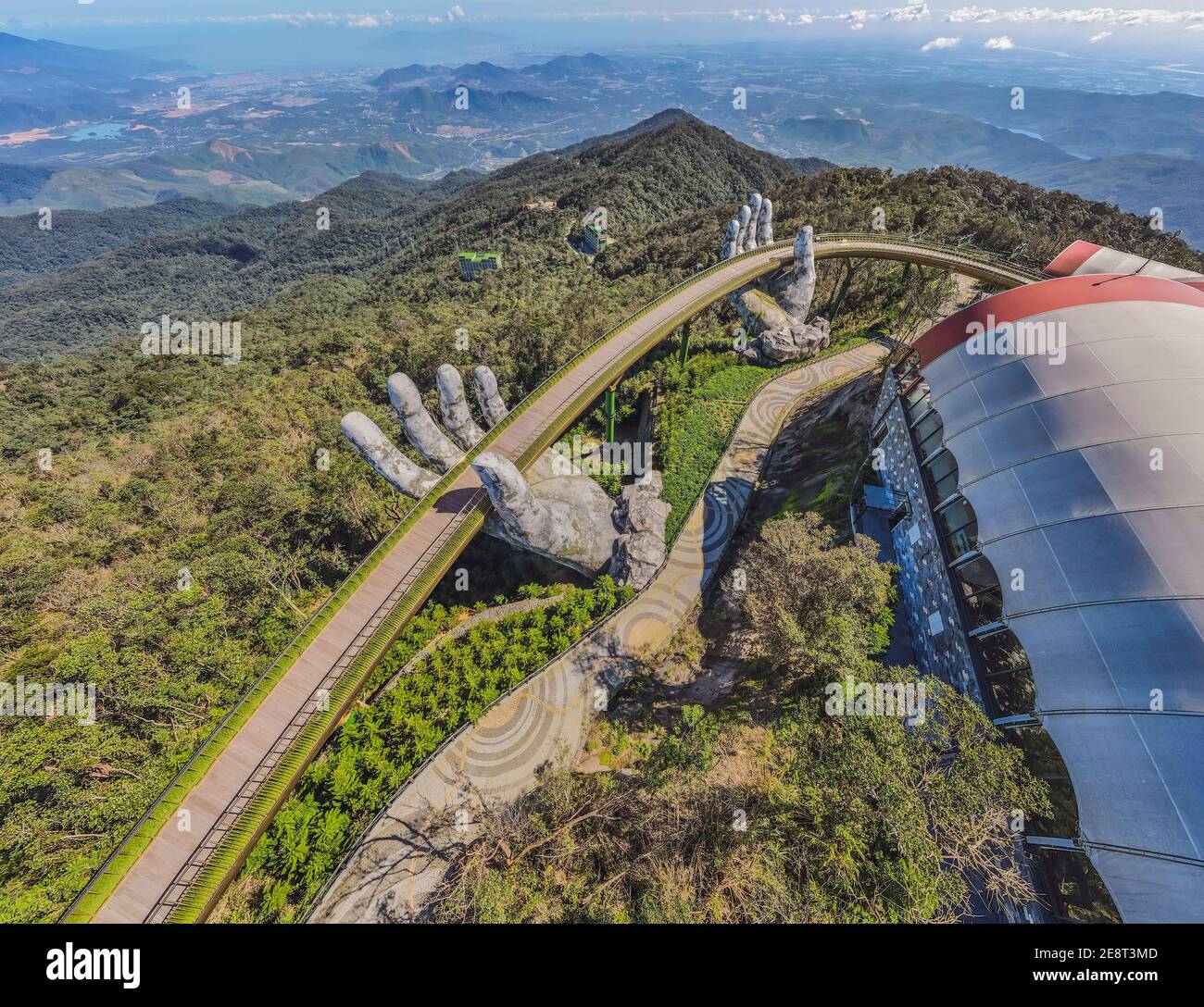 Famous tourist attraction - Golden bridge at the top of the Ba Na Hills ...