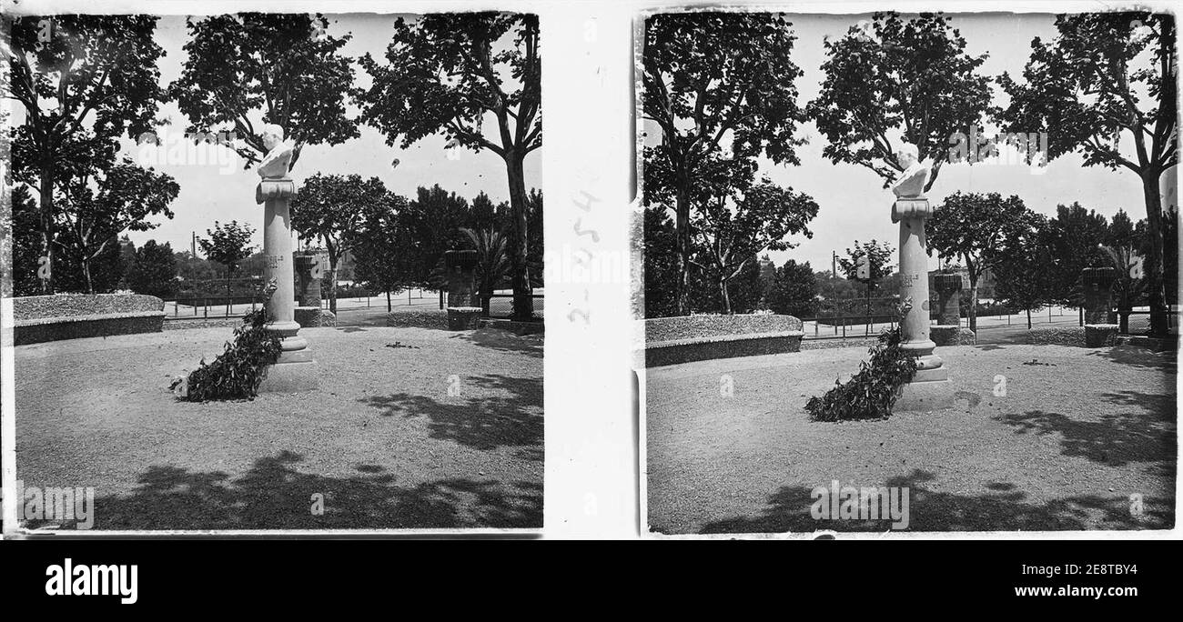 Monument a un parc Stock Photo - Alamy