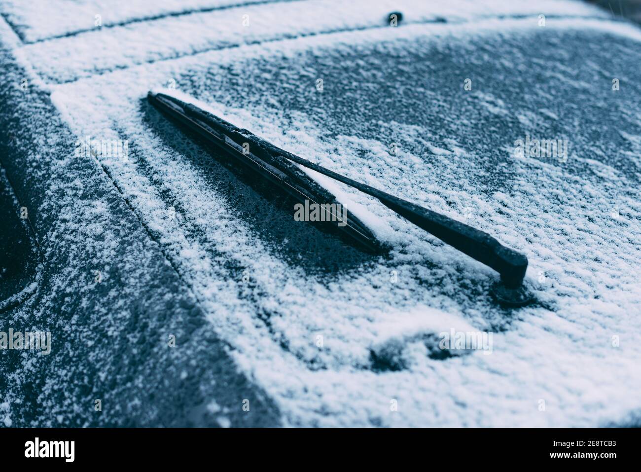 Photo of a cars rear window covered with snow Stock Photo - Alamy