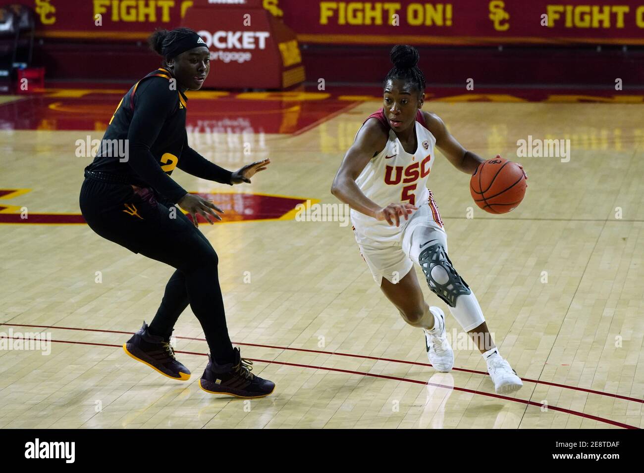 Southern California Trojans forward Jordan Sanders (5) is defended by ...