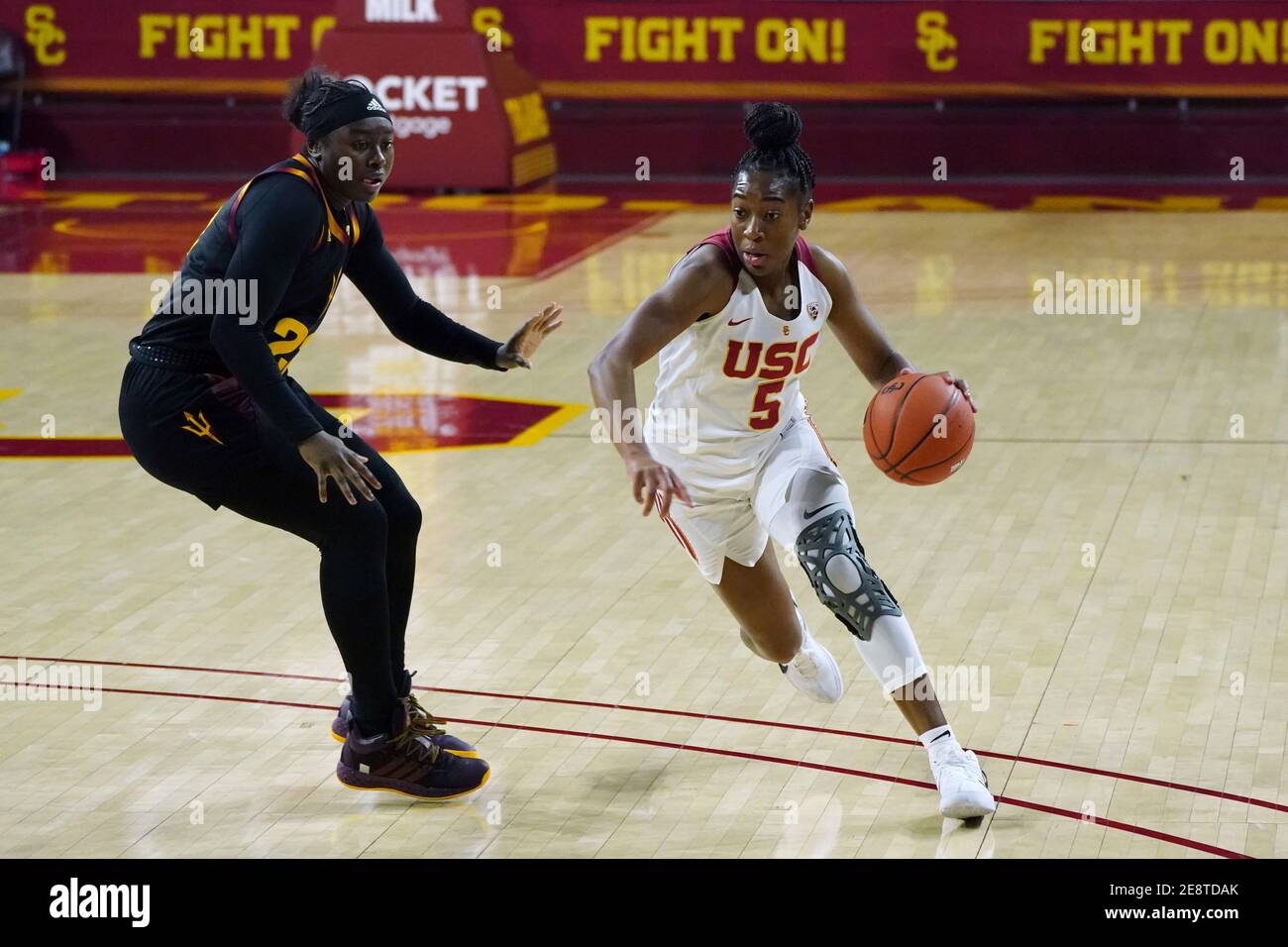 Southern California Trojans forward Jordan Sanders (5) is defended by ...