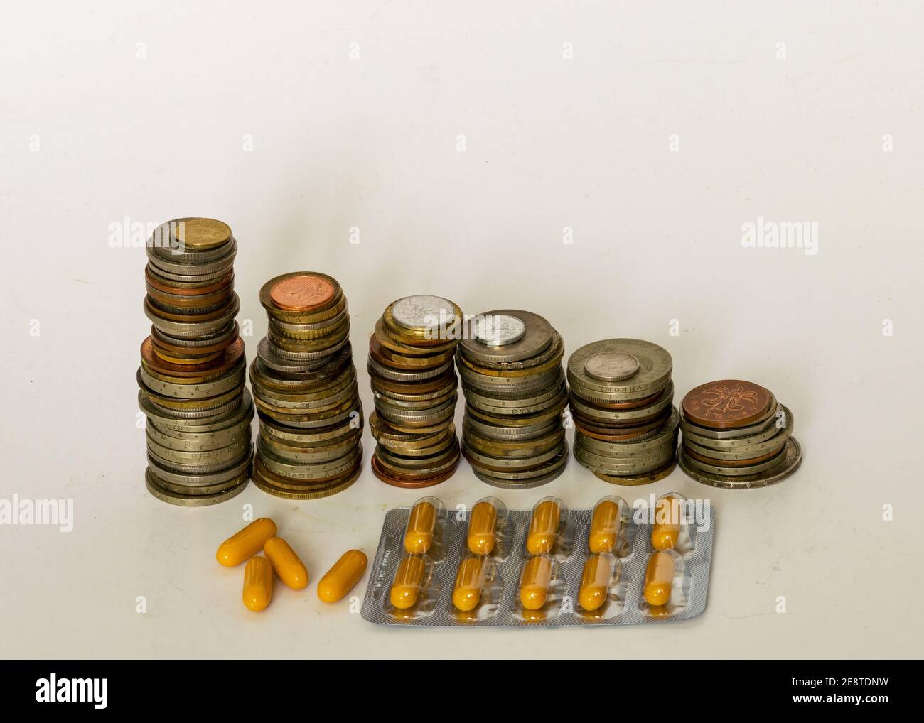 Medicines and tablets hi-res stock photography and images - Alamy