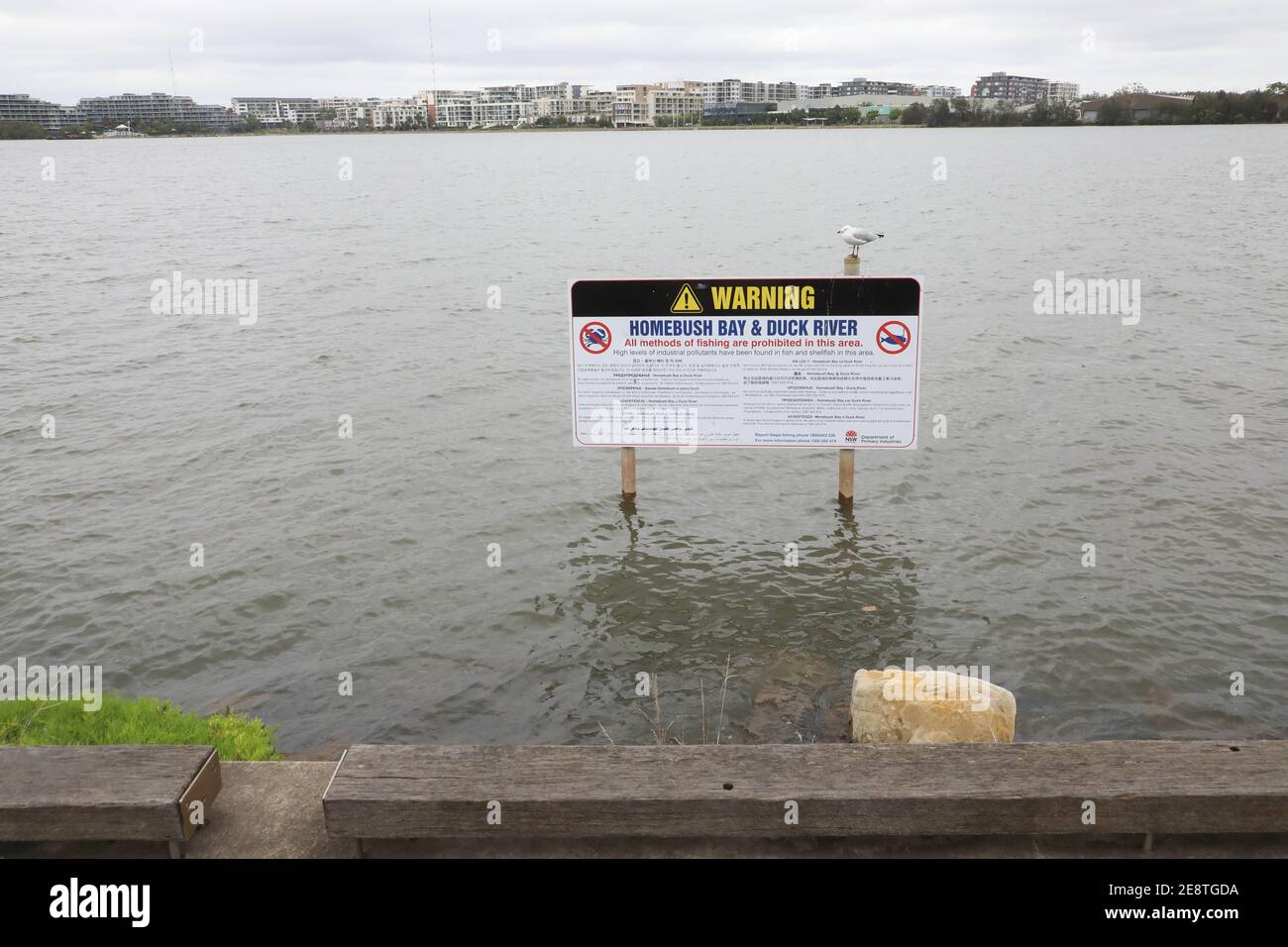 Illegal fishing warning sign hi-res stock photography and images - Alamy