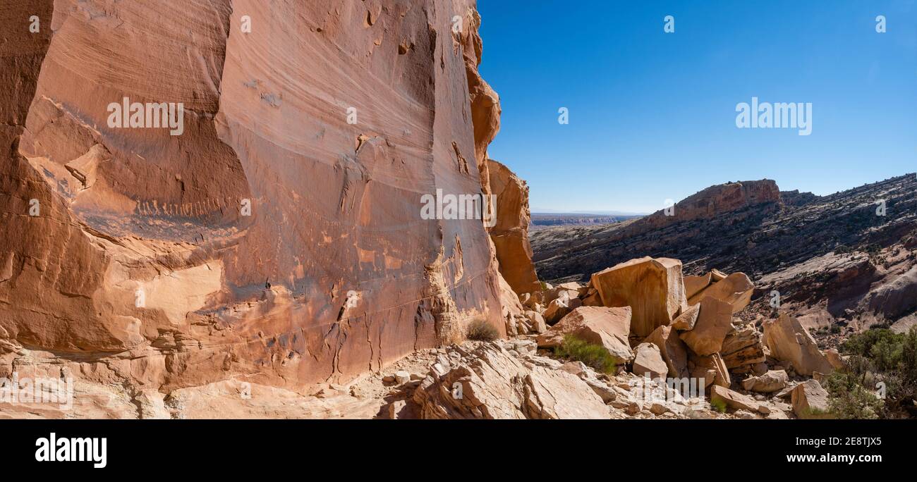 Walk to Processional panel petroglyphs at Combs Ridge, Butler Wash Road ...