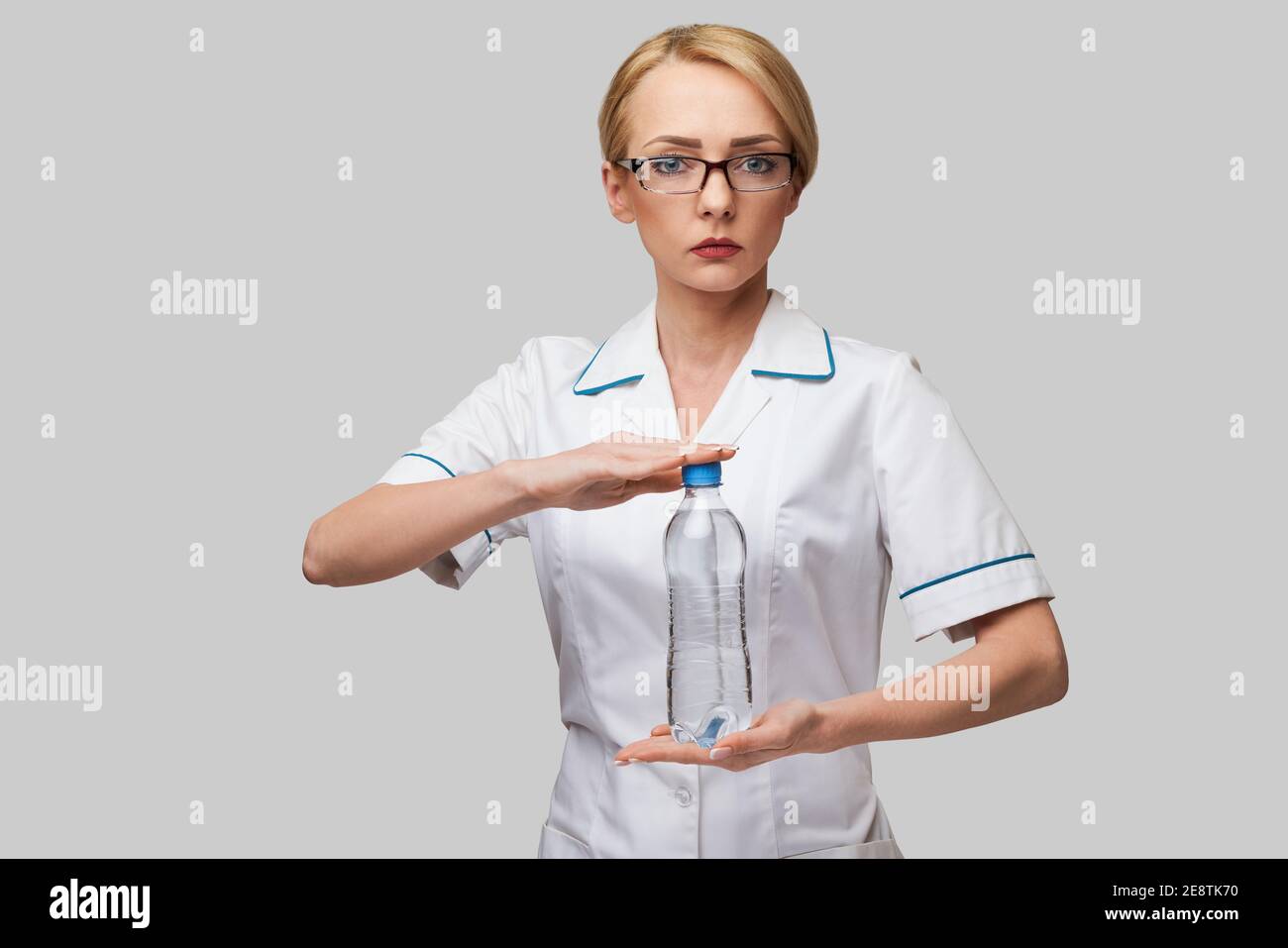 Portrait of young caucasian woman health care professional holding ...