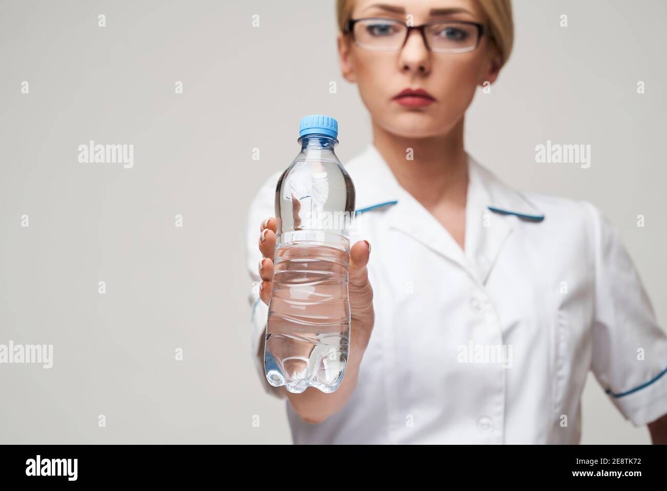 Portrait of young caucasian woman health care professional holding ...