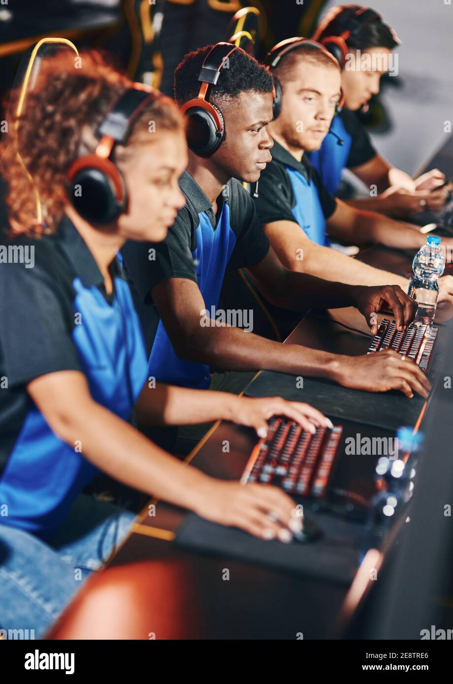Gaming headset hi-res stock photography and images - Alamy