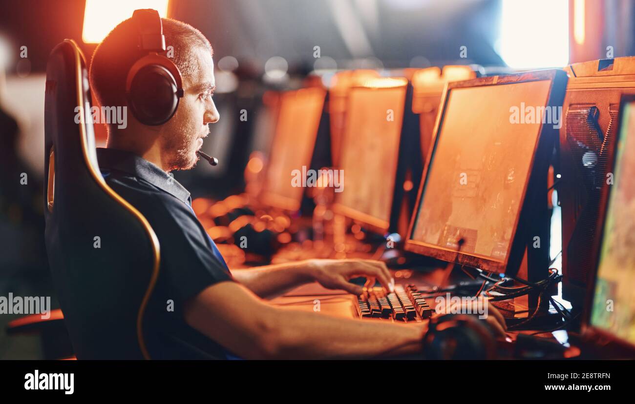 Cybersport concept. Side view of a focused male professional gamer ...