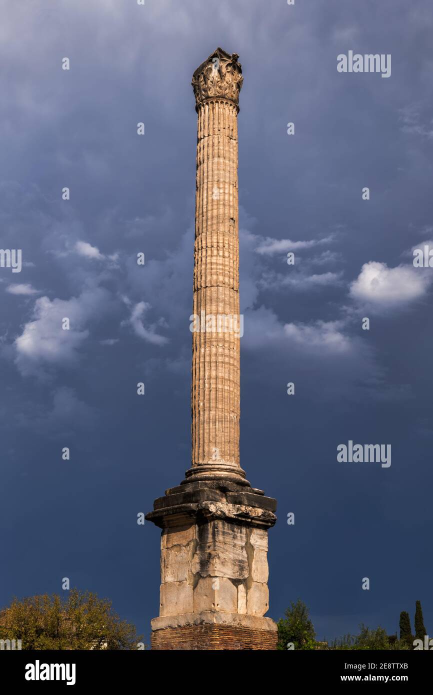 Corinthian column ancient rome hi-res stock photography and images - Alamy