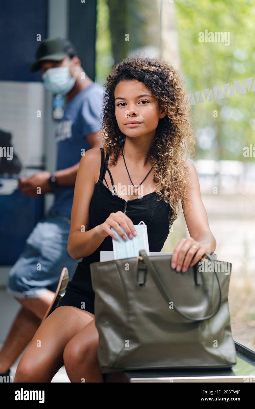Woman wear face mask smart hi-res stock photography and images - Alamy