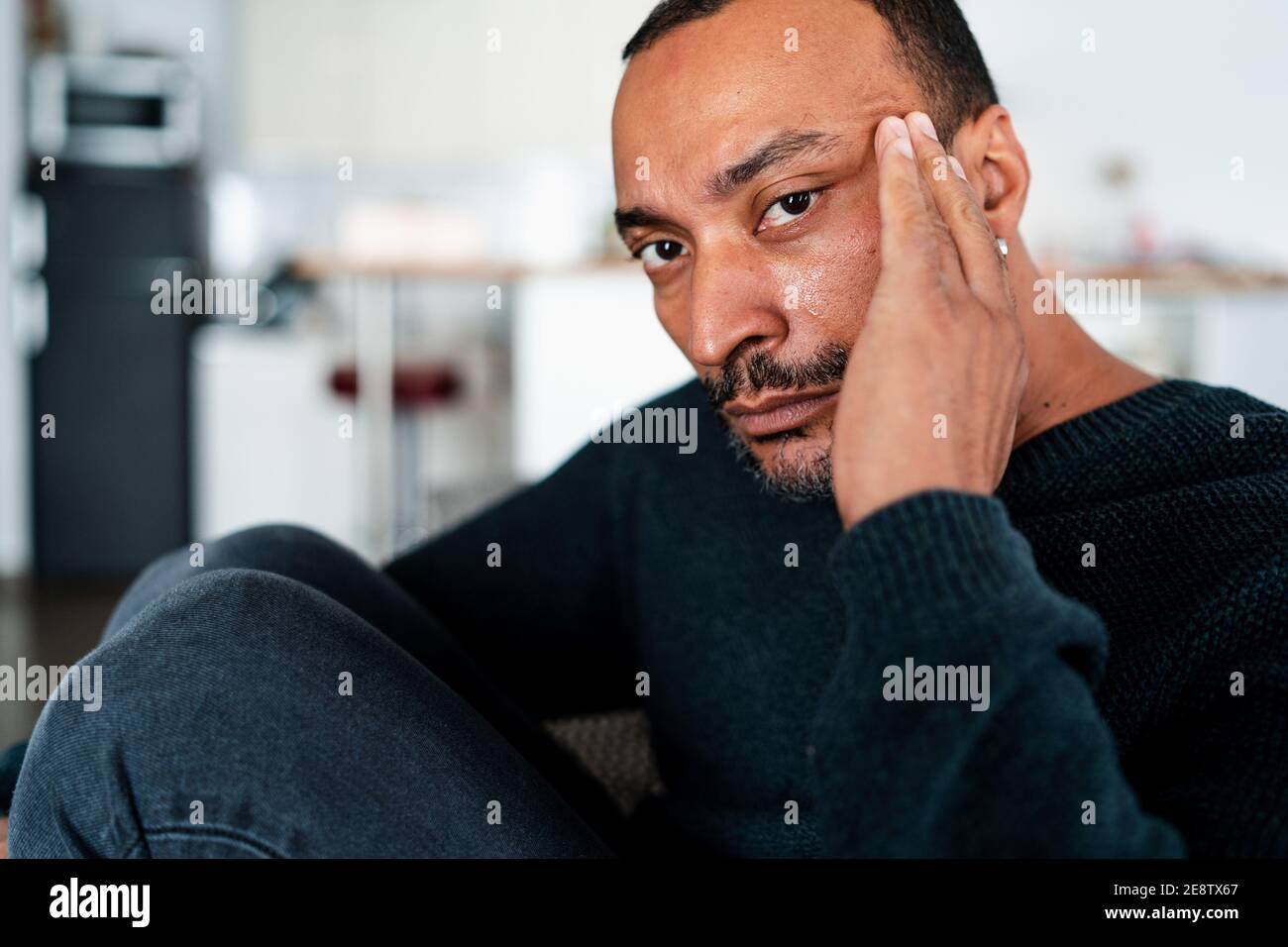 Old man crying hi-res stock photography and images - Alamy