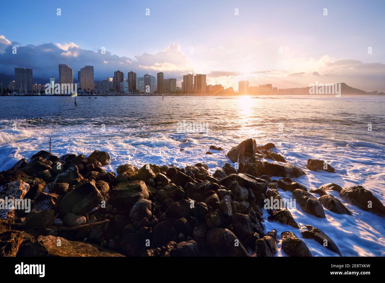 Honolulu hawaii downtown city skyline hi-res stock photography and ...