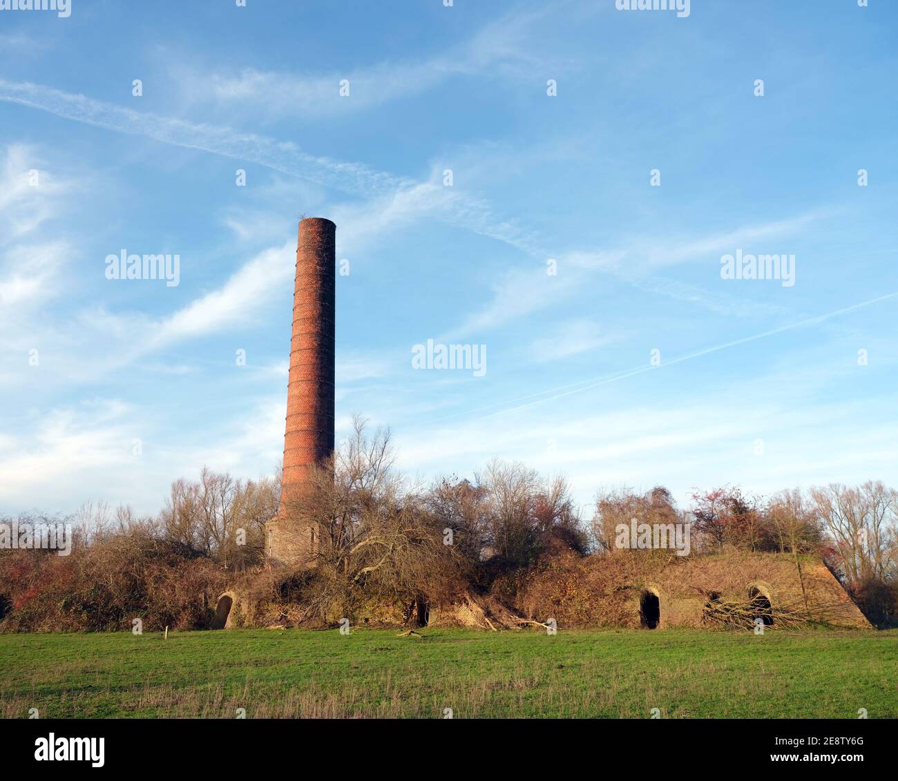 Ruin brick factory hi-res stock photography and images - Alamy