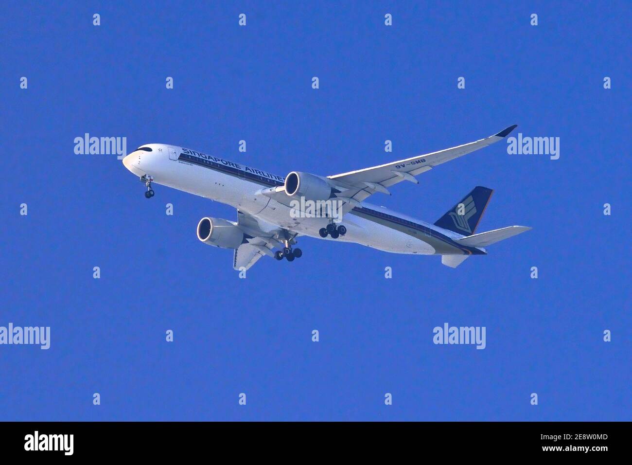 Singapore Airlines Airbus A350 High Resolution Stock Photography and ...