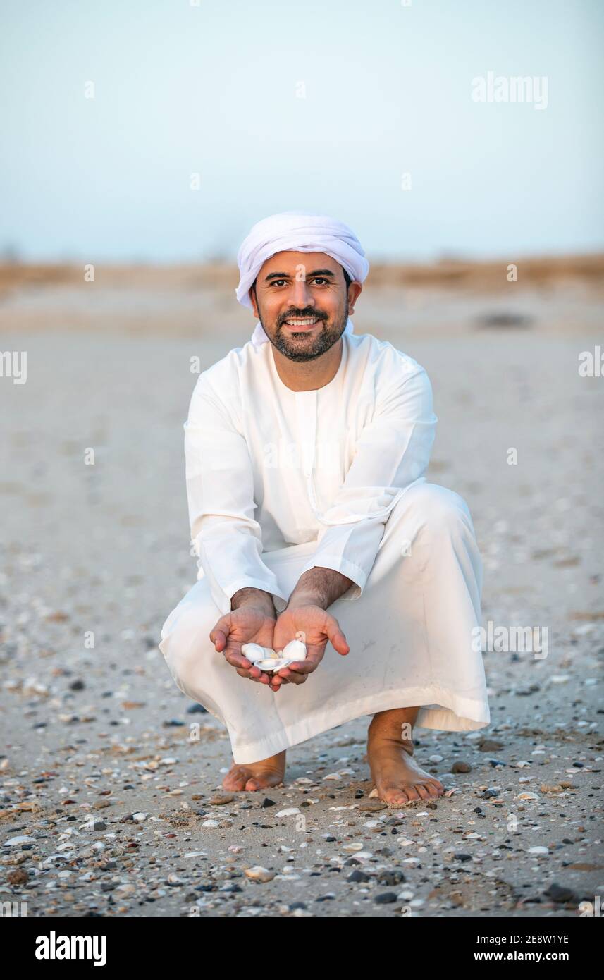 Emirati male hi-res stock photography and images - Alamy
