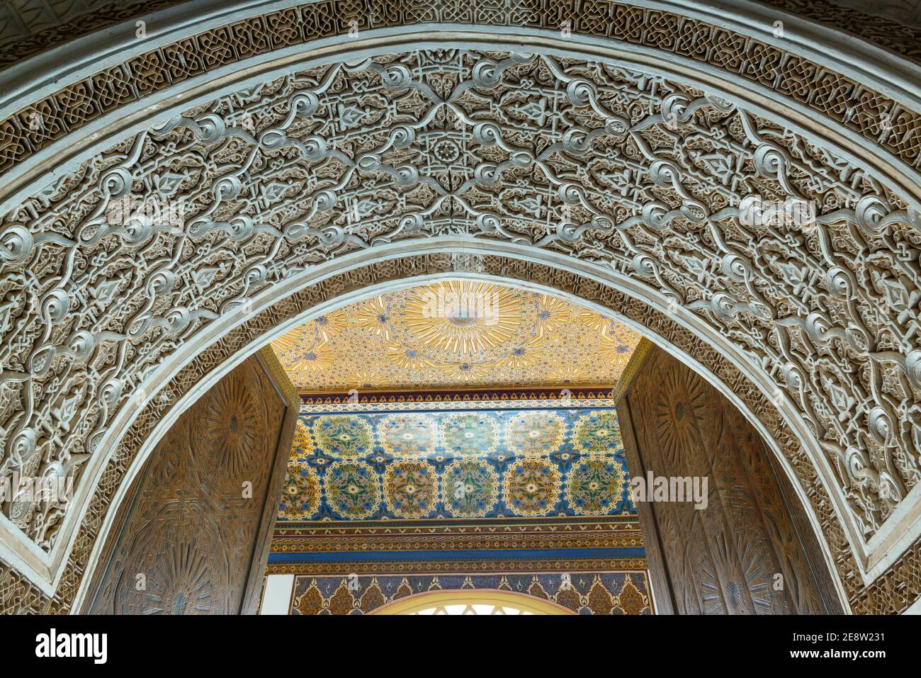 Ceiling with stucco hi-res stock photography and images - Alamy