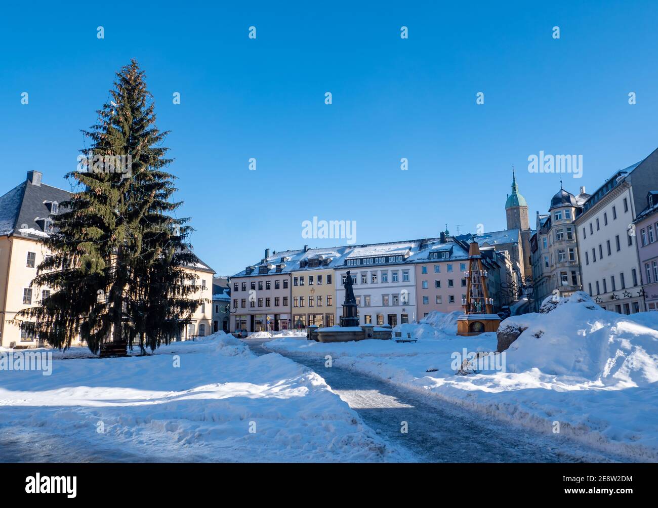 Market square of Annaberg-Buchholz in winter, Erzgebirge, Saxony ...